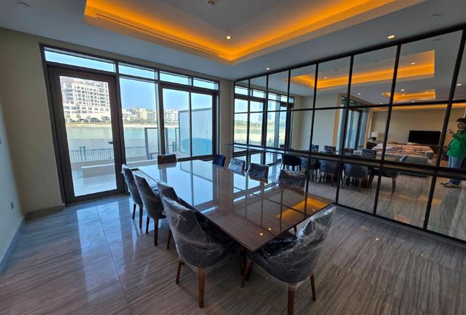 Rent in Regency Pearl 2: Luxury Beachfront Villa in Pearl | NO AGENCY ...